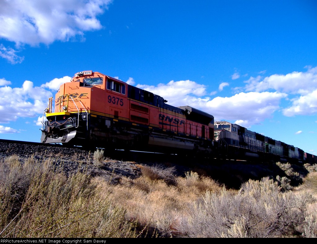 BNSF 9375 in the hole waiting for the NB mty coal train